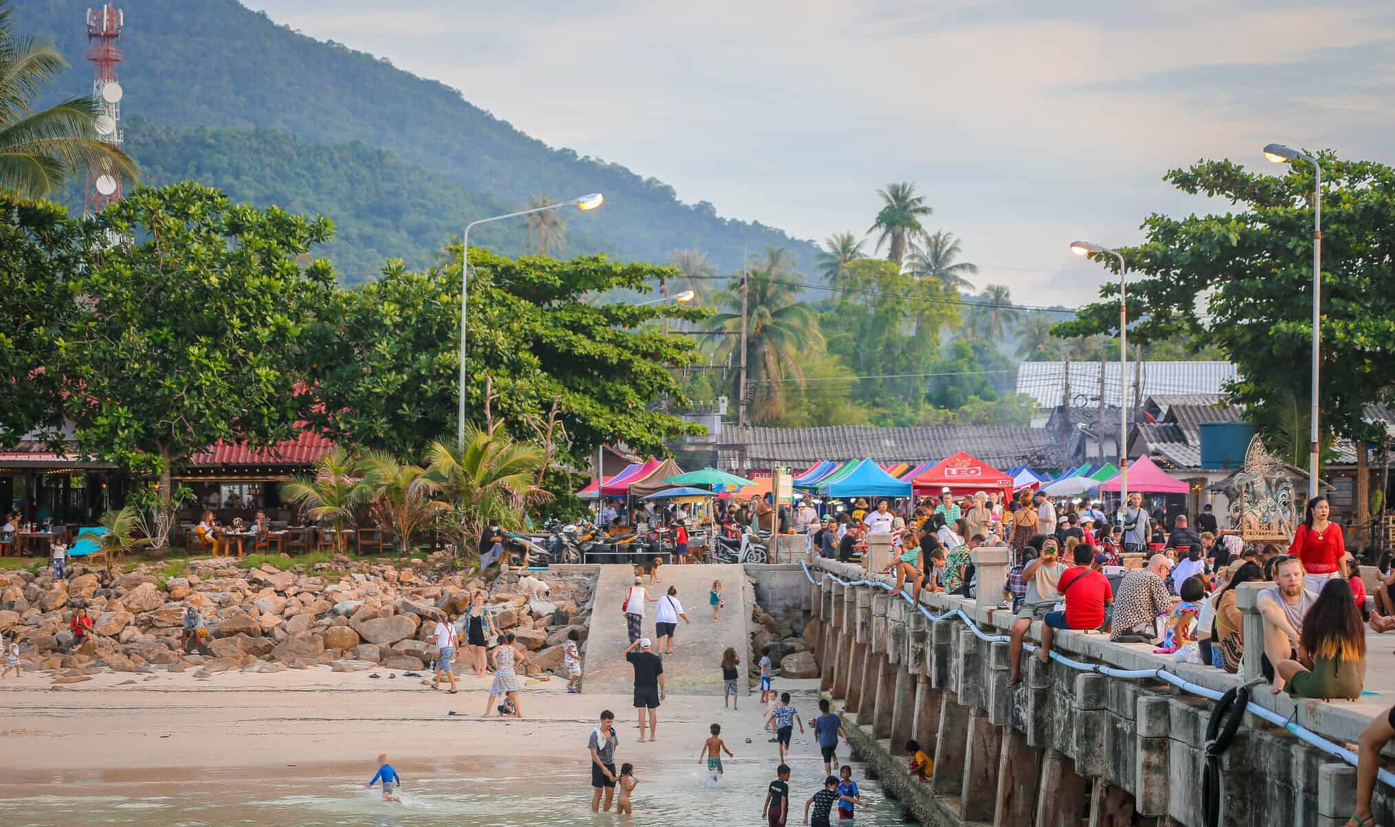 Sunday Walking Street Market - Thai Holidays