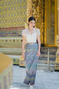 Chut Thai: Experience the Beauty and Elegance of Thailand's Traditional Dress - Thai Holidays