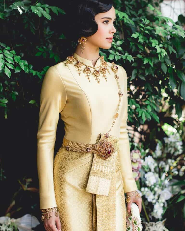 Chut Thai: Experience the Beauty and Elegance of Thailand's Traditional Dress - Thai Holidays